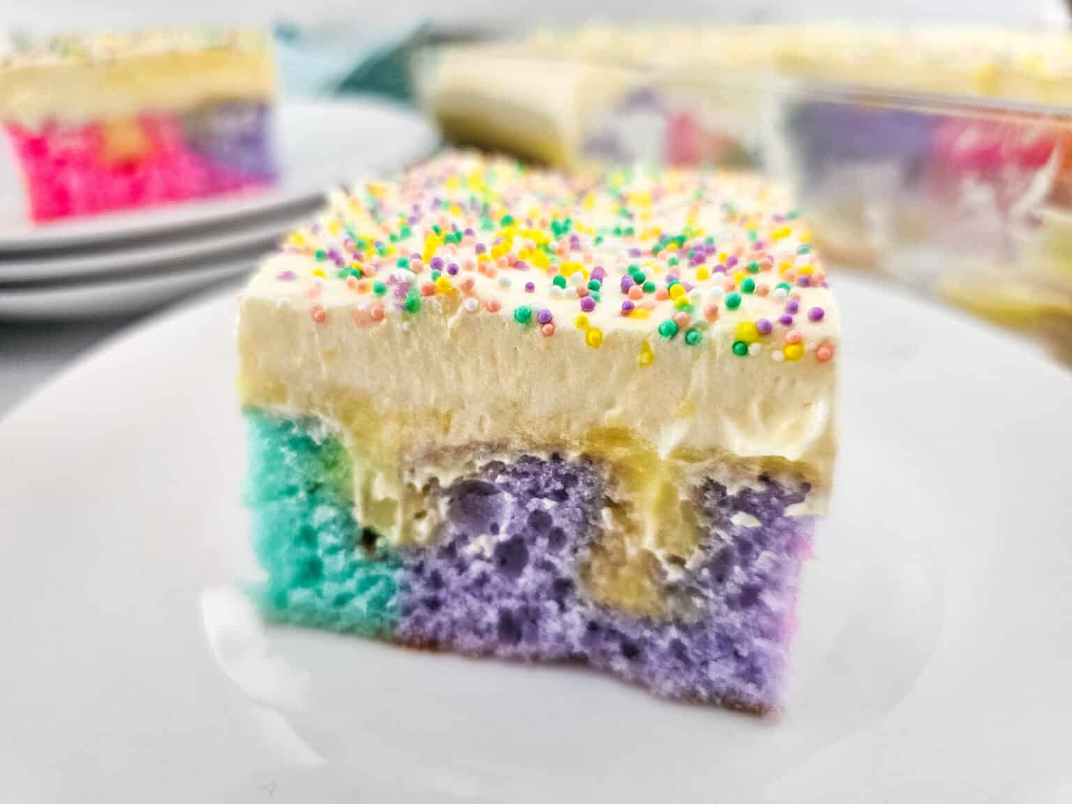 31 Scrumptious Poke Cake Recipes - Mom Loves To...